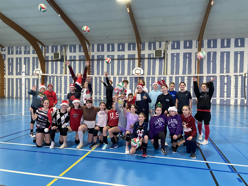 L'option Volley fête Noël - Collège Théophile Briant